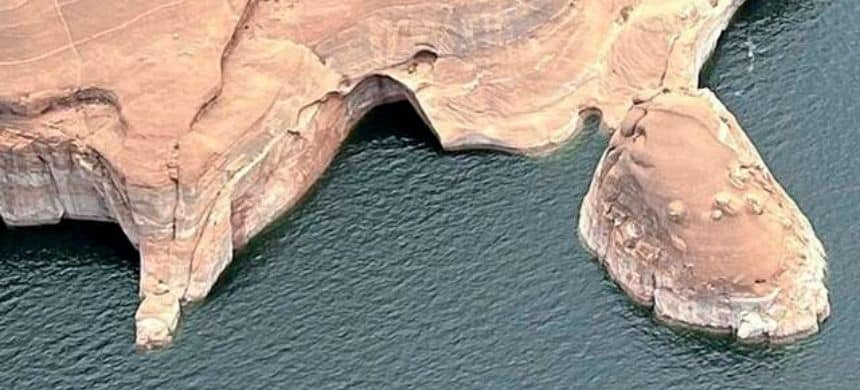 Southern Utah's 'Double Arch' And 'Toilet Bowl' Geological Features ...