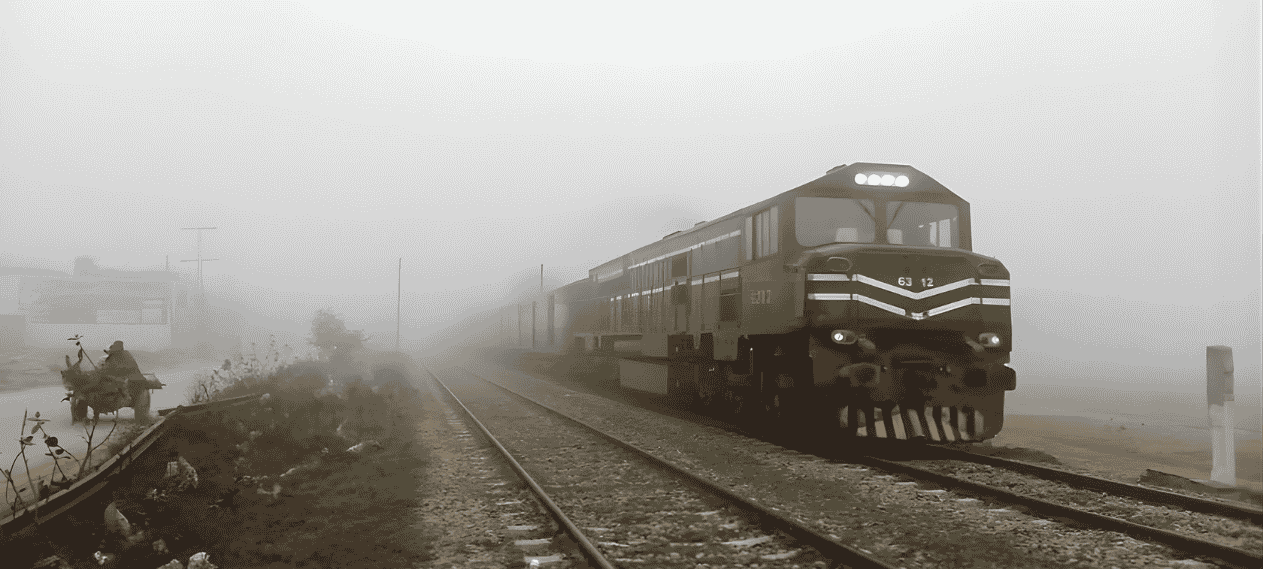 Dense Fog Triggers New Train Timings Across Pakistan